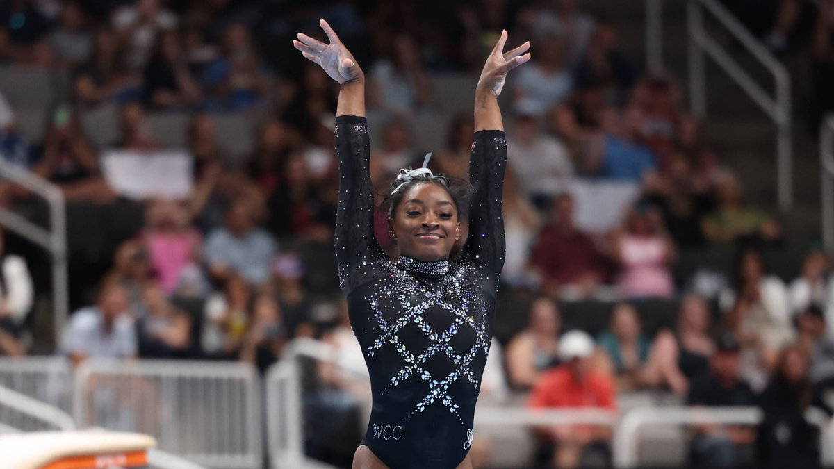 Simone Biles’ First Flip of the Season Has Aly Raisman and Co. Buzzing ...